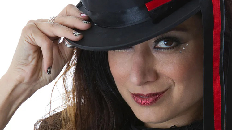 Liz DEL SOL - Artefake